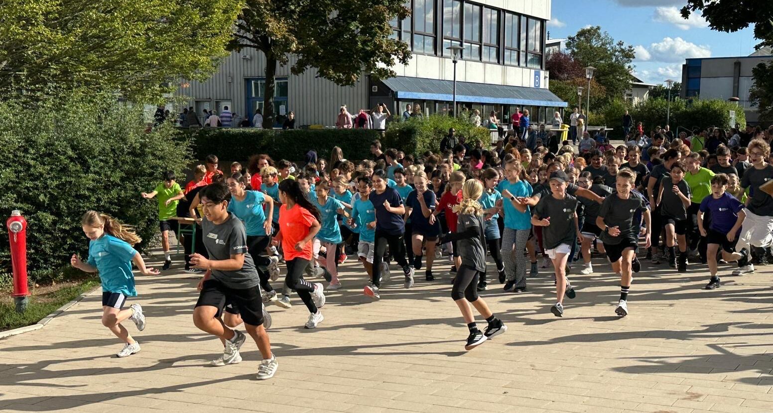Einstein Run: 207 Fünftklässlerinnen und Fünftklässler laufen für die ...
